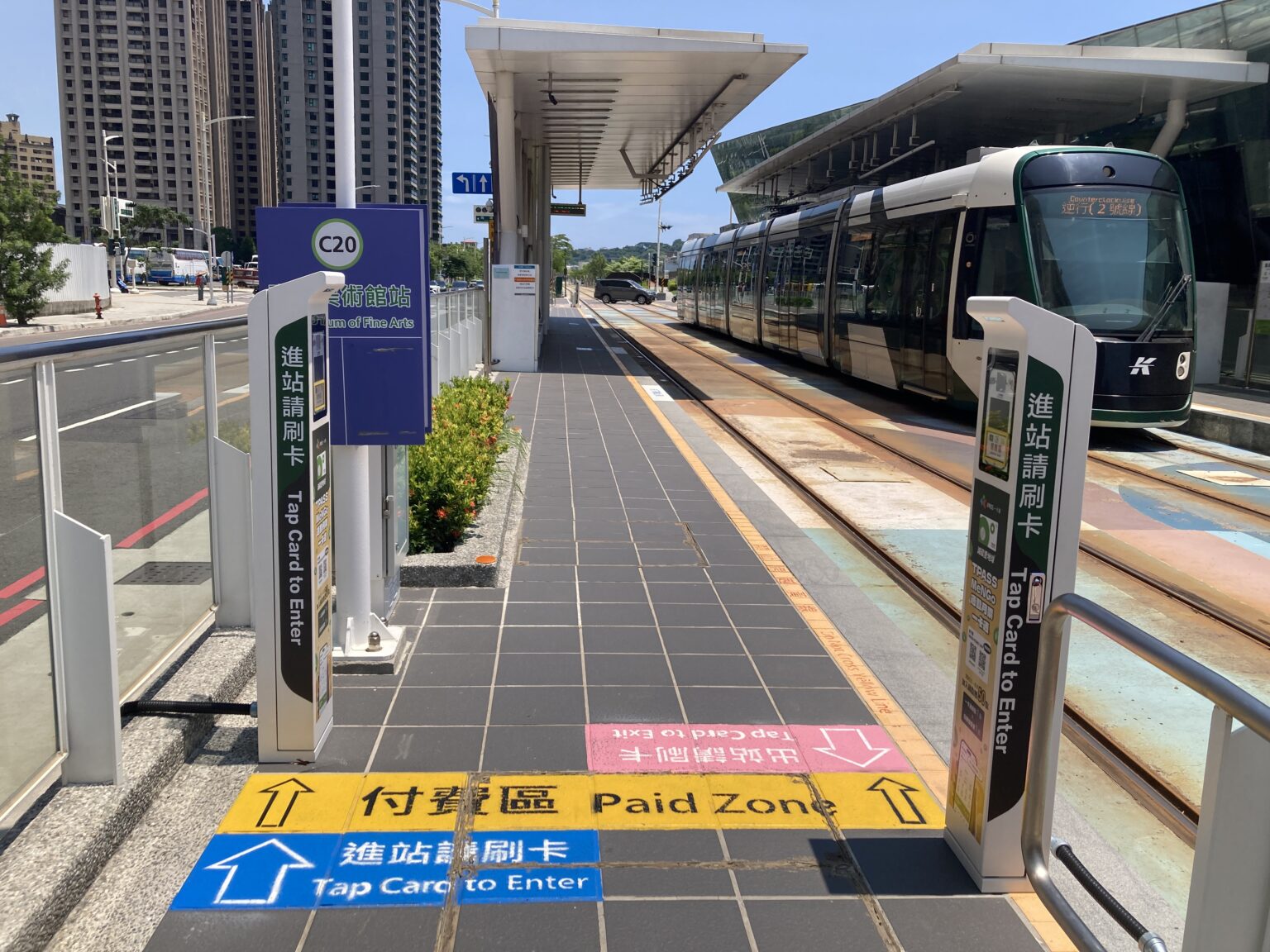 高雄LRT（ライトレール）乗り方完全ガイド！路線図や料金・周辺観光スポットも解説 | ずっきーの台湾生活